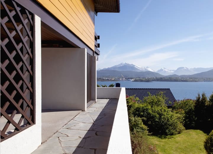 Rå Utsikt Og Rolige Omgivelser I Hatlane, ÅLesund - Alesund