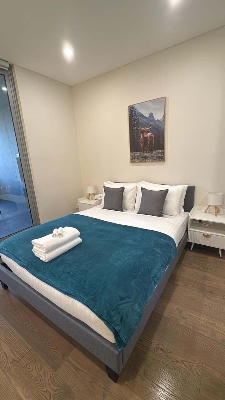 Spacious Modern Retreat Near Sydney Olympic Park - Ryde
