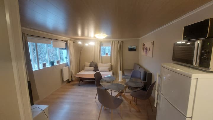 Cozy Apartment In Convenient Location - Island