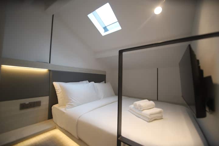 Hericoll Kg Next-to-the-bar Loft (Skylight) - Singapore