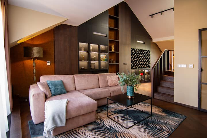 Luxurious 2bdr Maisonette • Balcony • Ac • Netflix - Praga