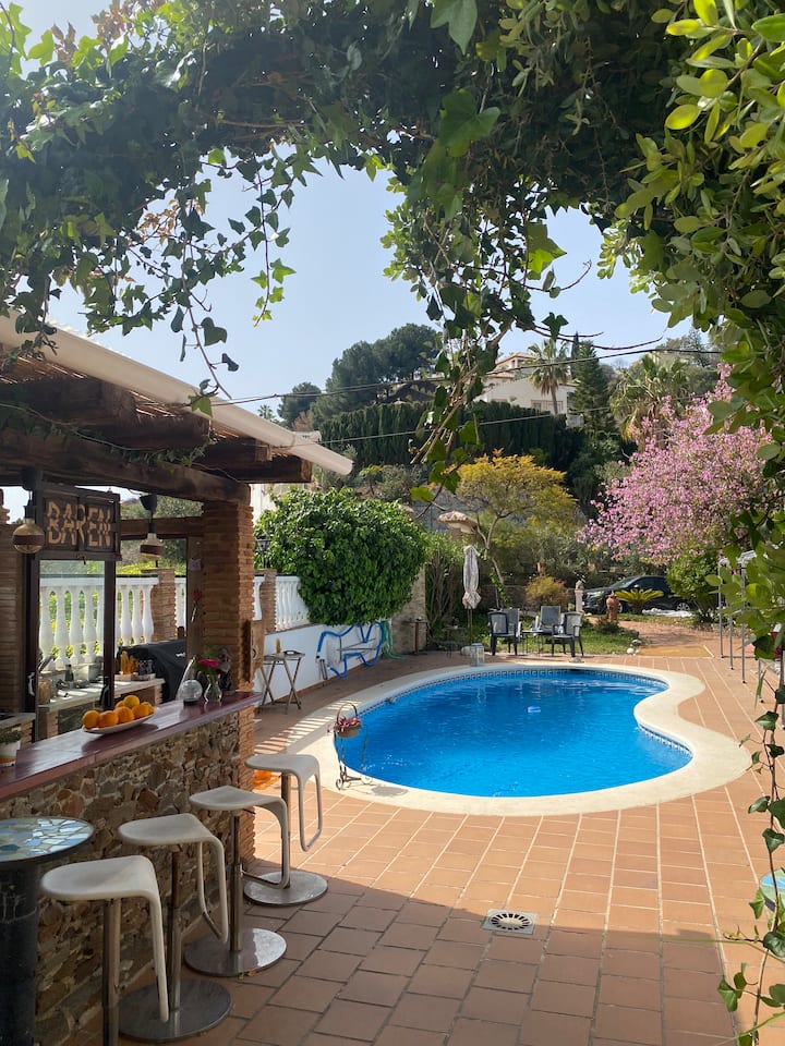 Kom Och Njut Av Ett Underbart Boende Med Pool. - Torrox