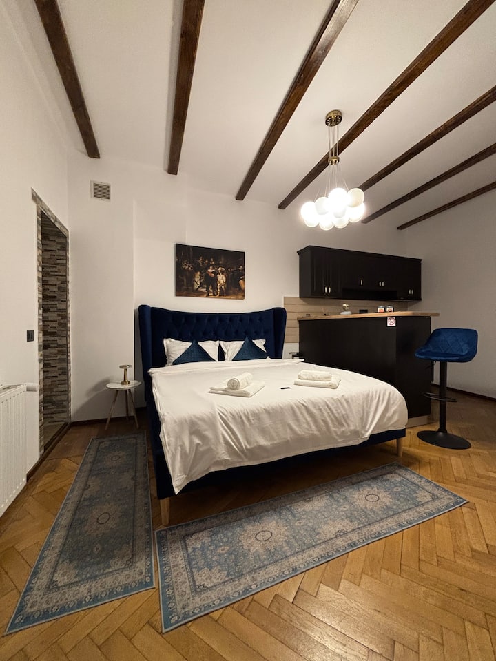 Royal Blue Studio | Kromatic 5 – Lux & Comfort - Brașov