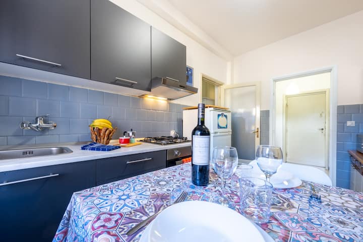 Guesthost - Santa Croce Cozy Flat With Balcony - Parma