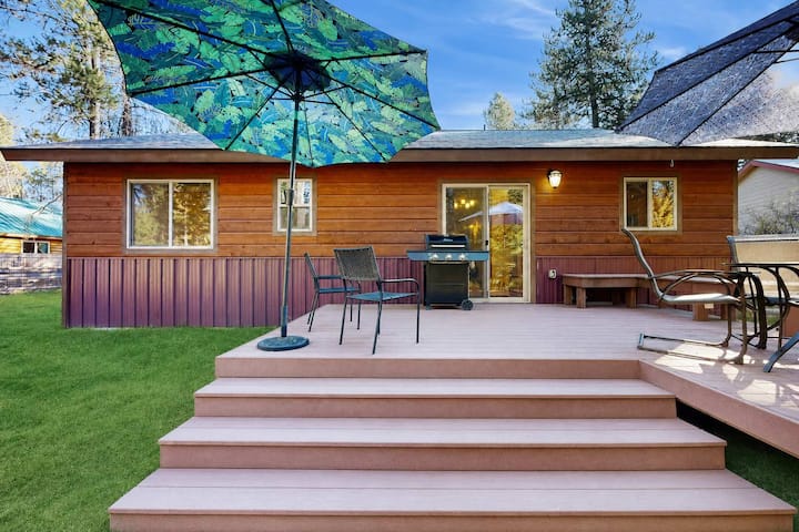 Pet-friendly Cabin, Fenced Yard, Near Lake - Donnelly, ID