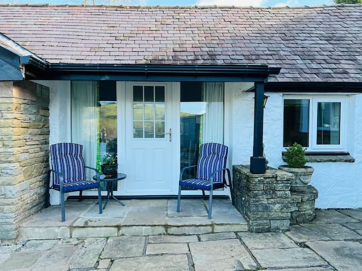 Self Contained Studio Overlooking Clwydian Range - 몰드