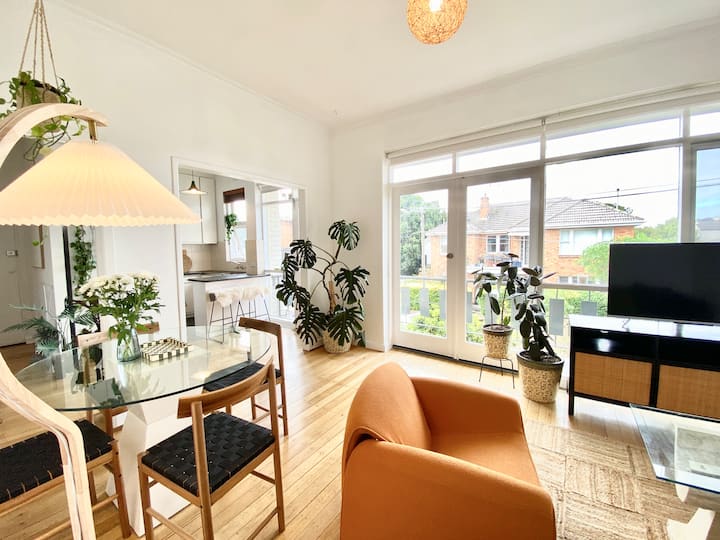 Light-filled Retreat Off Chapel St, St Kilda - St Kilda