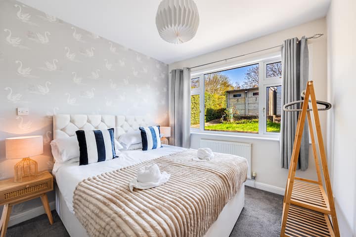 Corby 4br| 2 Ensuites | Parking | Contractors Stay - Corby