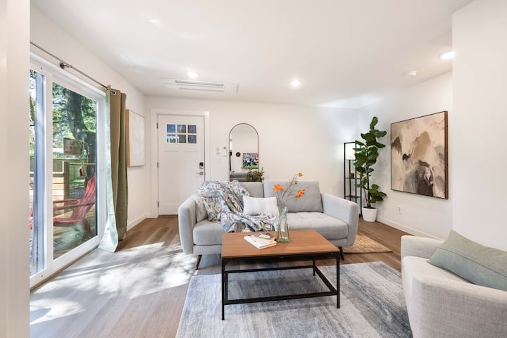 Modern Roosevelt Retreat - Shoreline