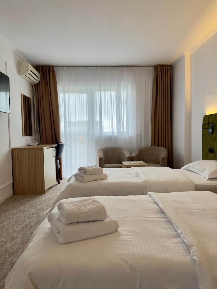 Superior Twin | Hotel Gala Cluj | Self Check-in - Cluj-Napoca