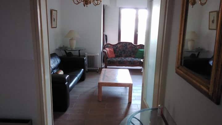 Modern & Residential 1 Bedroom Apartment - Gaillard