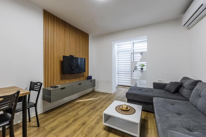 City Center Apartment | Cozy 1br With Patio - Tirana