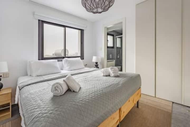 Sfiggos Premium Studio - Large Terrace & Communal - Limassol