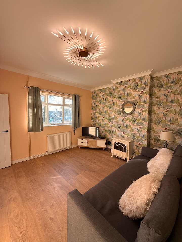 Spacious Contractor Stay | Sleeps Up To 5 | Garden - Ipswich