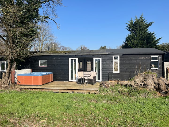 Rickview. One Bed Barn Conversion, Fabulous Views - Essex