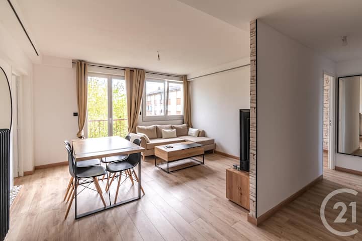 Appartement Propre Et Lumineux De 3 Chambres - Laval, France