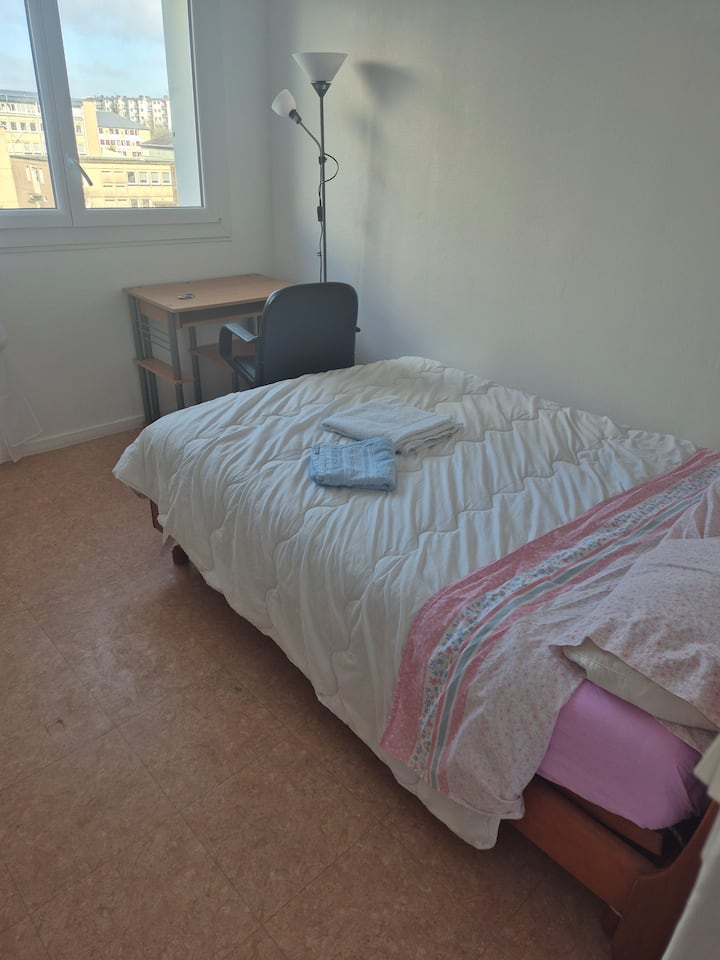 Chambre Privée Avec Accès Aux Espaces Partagées - Cherbourg-Octeville