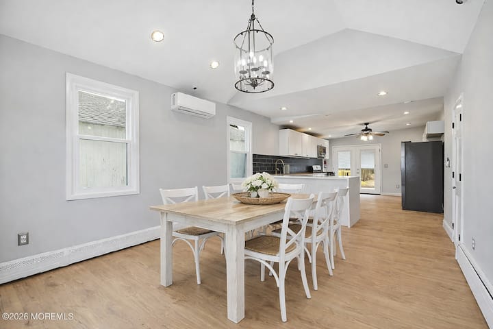 Hennessy Shore House ~ 10 Min To Beach - Sea Bright, NJ