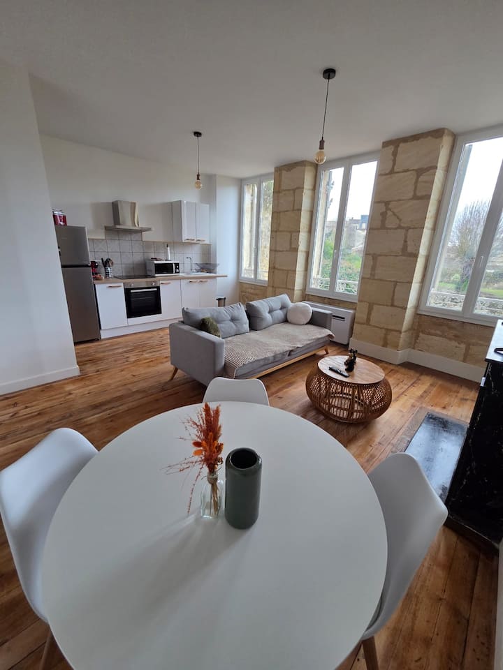 Apparemment Situé En Centre-ville - Pauillac