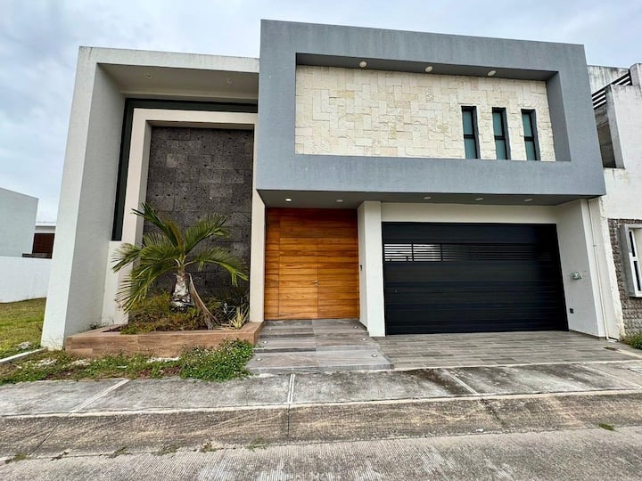 Casa Con Alberca En La Mejor Zona De Boca Del Río - Boca del Río