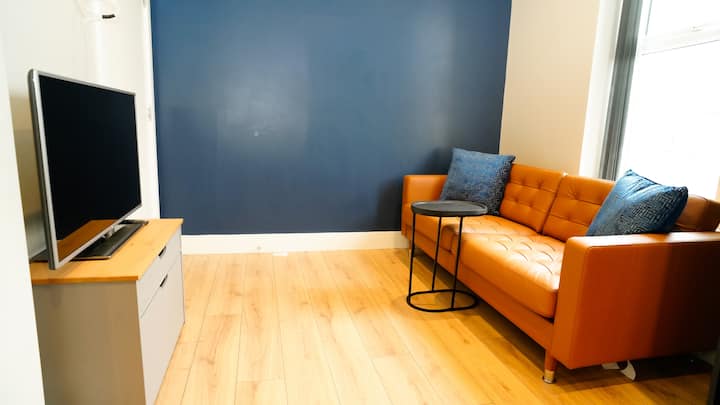 Elegant Blue Double Bedroom In Dublin City Centre - Dublin