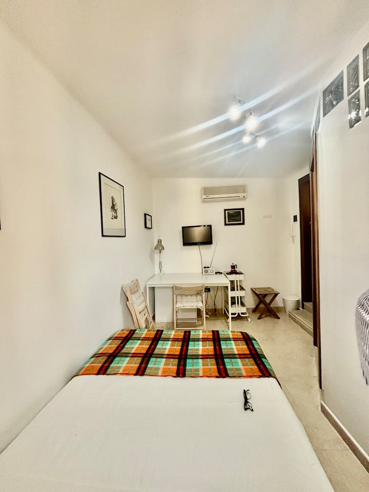 The Total Apt - Centric / Affordable / Comfy - Bari