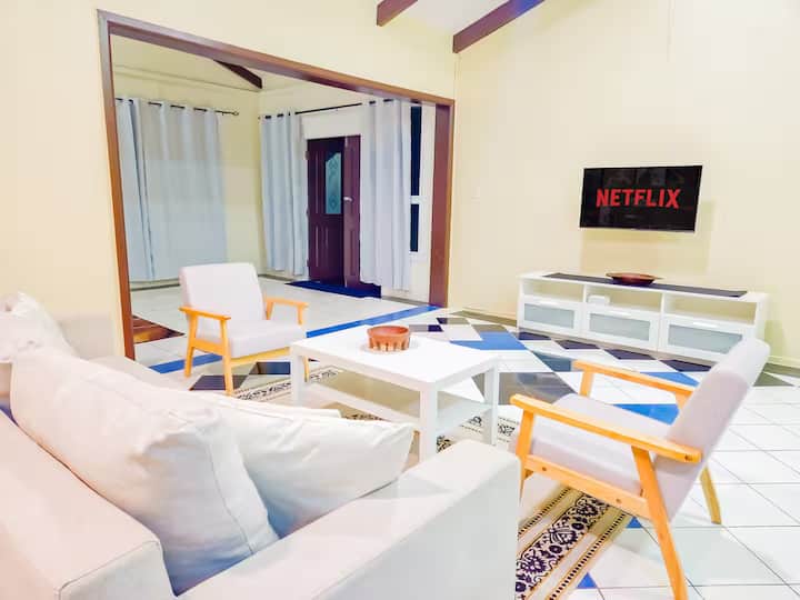 Pno Retreat - Central 3br A/c, Netflix, Free Wi-fi - 薩摩亞