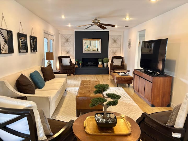 Casa Blanca
3br/2ba | Backyard + Grill | Near Dfw - Irving, TX