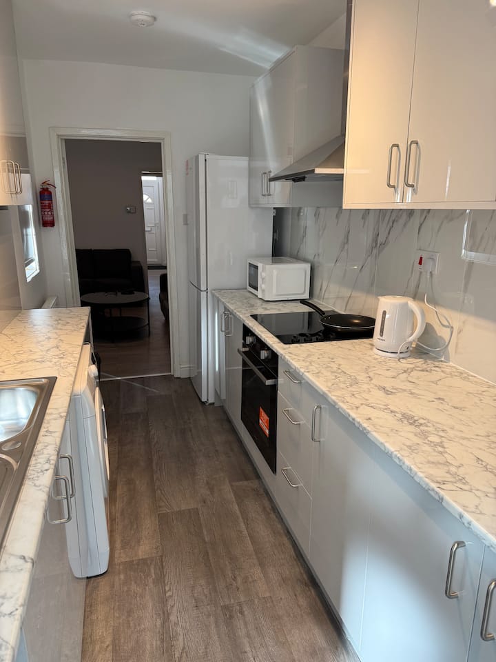 Paget Road- 4 Bedroom House With Parking - Leicester