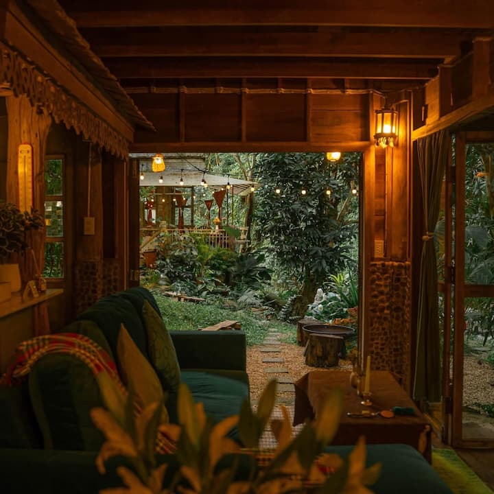 Red Ant House By Chonnabot Chiangmai - Thailand