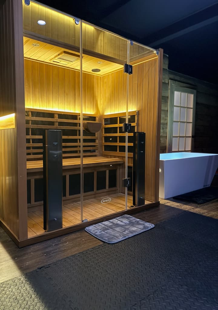 The Bear Den Retreat | Sauna, Plunge, Gym & Hiking - Vernon Township, NJ