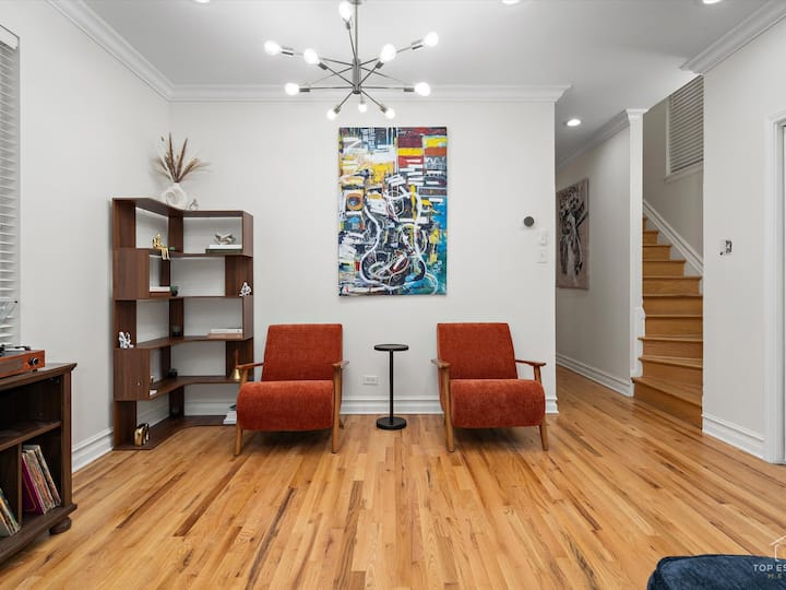 Stylish Duplex • King Suite • 12 Min To Downtown - Chicago, IL