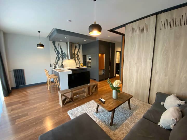 Stylish 1 Br Apt. In Beyoğlu; Spa, Pool, Parking - İstanbul