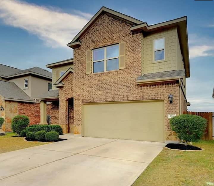 The Rancho Verde Retreat - Leander, TX