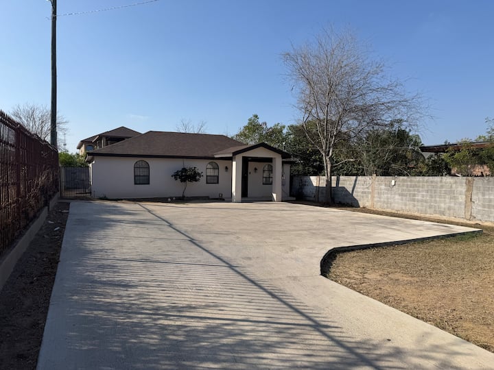 Comfortable Central Home | Sleeps 5 - Laredo, TX