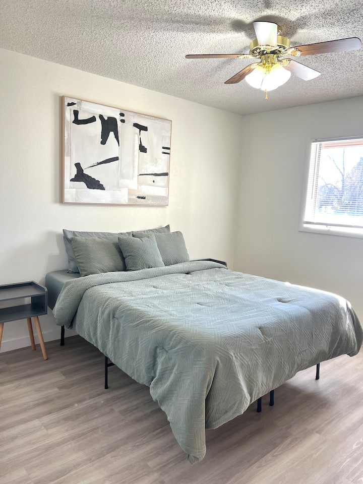 Turn-key Living - Modern 2br Near Hospital & Park - Great Falls, MT