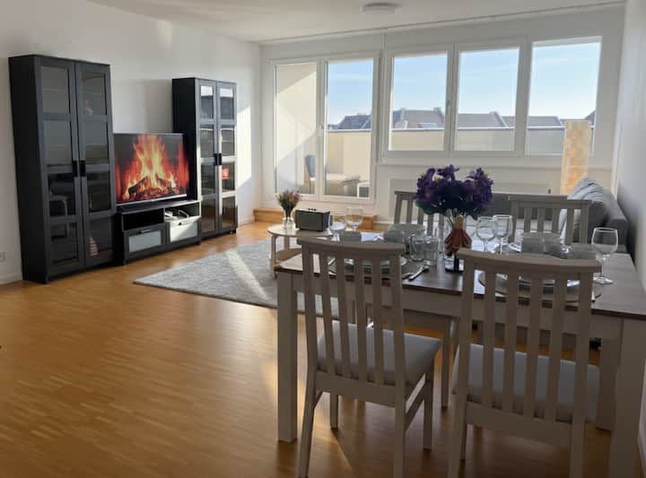 2br | Modern Apt In Berlin + Parking | Sleeps 6 - Kleinmachnow