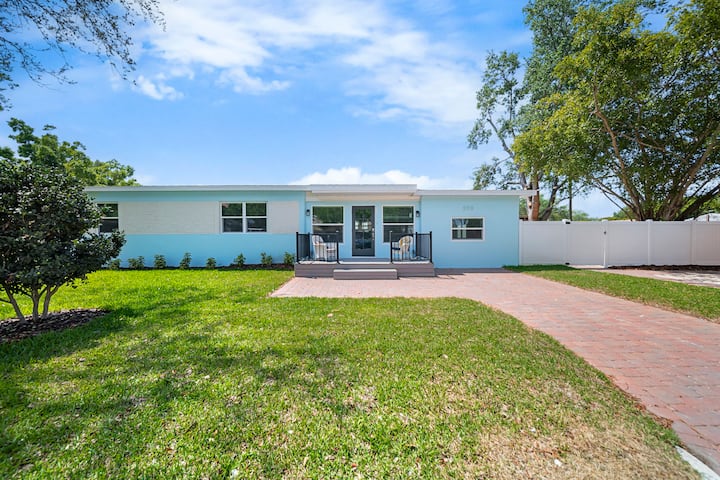 Historic Charm Near St. Pete Beach & Downtown - St. Petersburg, FL