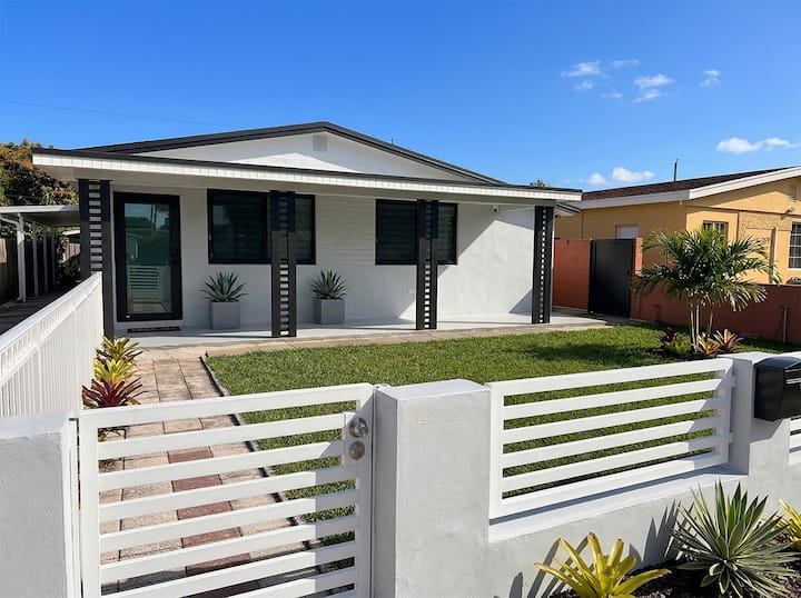 Hermosa Casa Familiar Cerca De Todo En Miami - Hialeah, FL