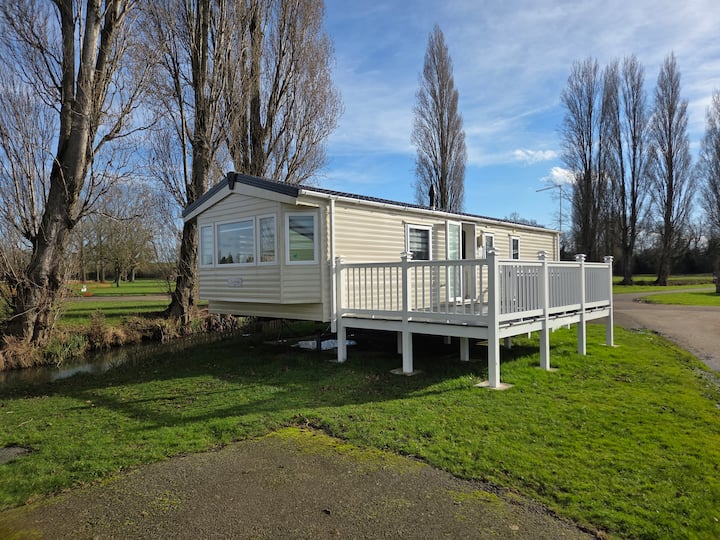 Billing Aquadrome 2 Bed Caravan Sleeps 6 For Hire - Northampton