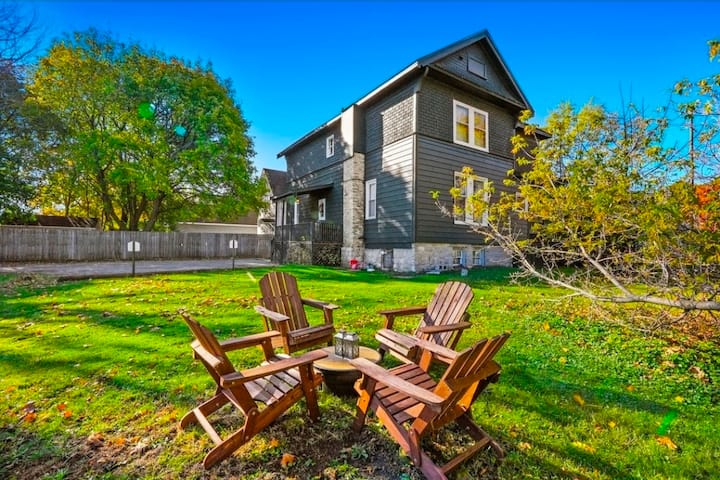 Charming 2br Near Beaches & Downtown With Fire Pit - Manistee, MI