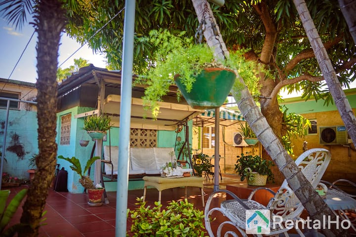 Beautiful House With Gardens | Kitchen | Varadero - 바라데로