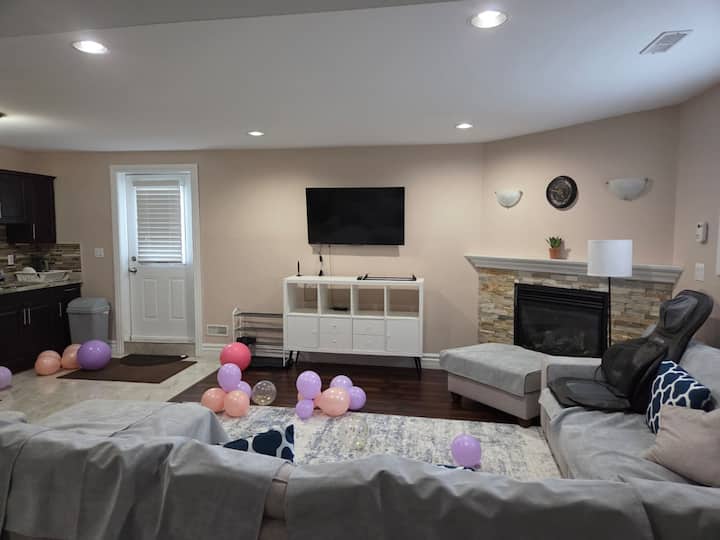 Home Away From Home - Spacious-fully Furnished - Windsor
