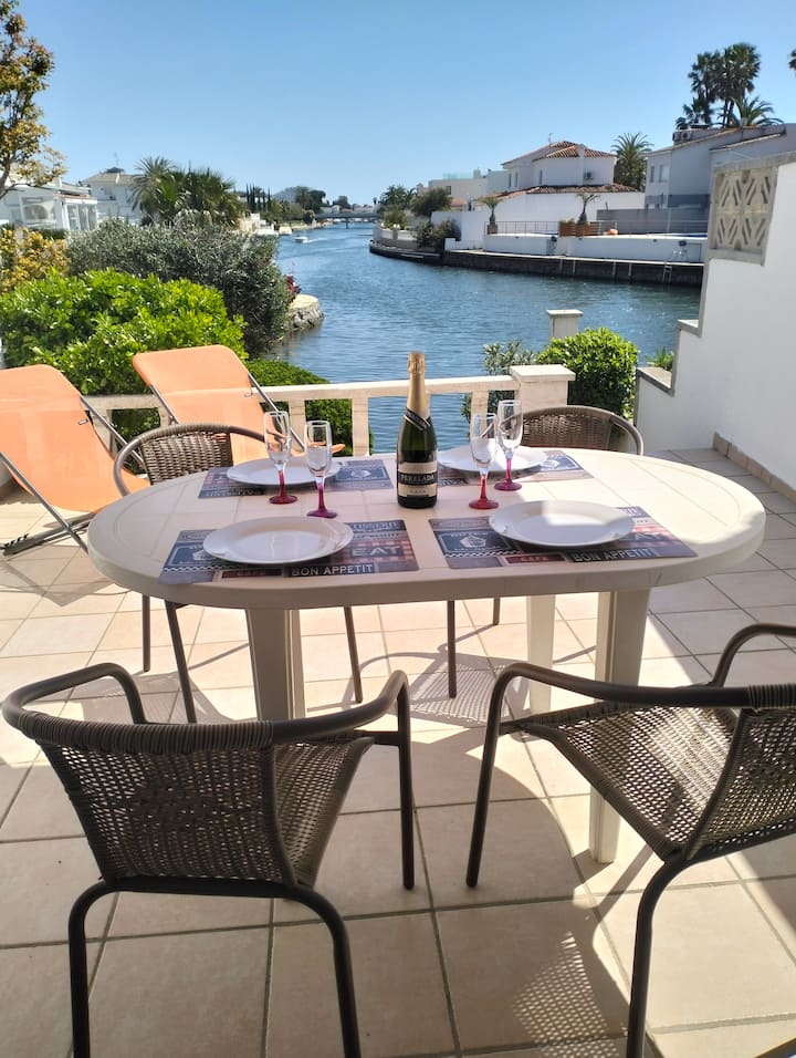 Jolie Maison Au Canal Avec Ponton Privé - Empuriabrava