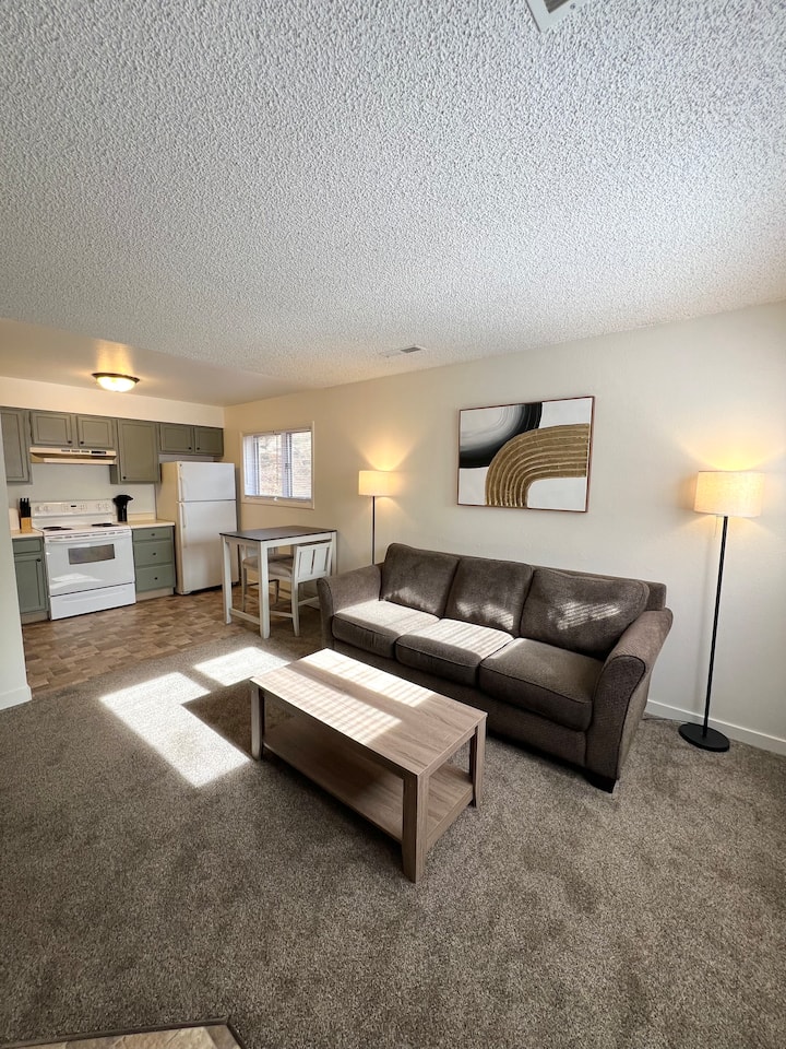 The Heights Hideaway | Modern 2br | Walk To Work - Great Falls, MT