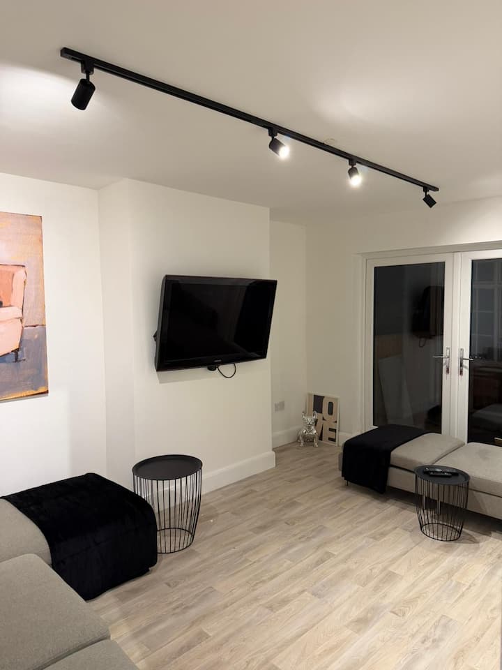 Spacious Nottingham Home With Driveway Parking - Nottingham