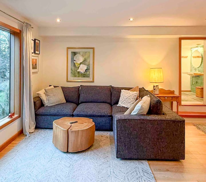 Island Suite Retreat - Bowen Island