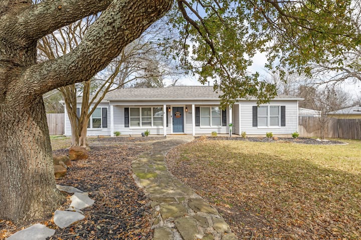 Full Circle Farmhouse - Bryan, TX