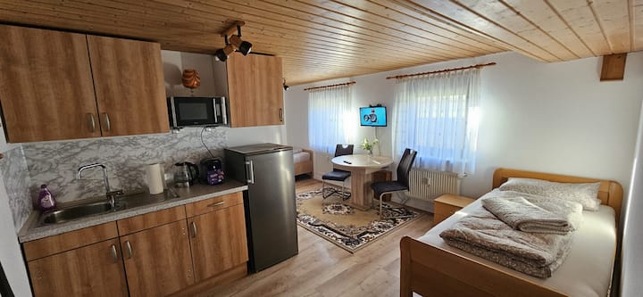 Kleine Gemütliche Halbkellerwohnung - Baden-Baden