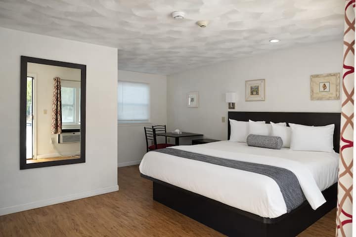 1 King Bed - ロード・アイランド州